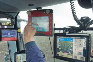 3 Best Agricultural GPS Guidance Systems | Trakkit GPS