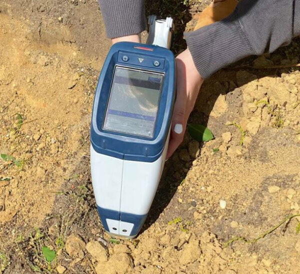 Bruker S1 Titan 800 XRF Analyzer Review: Exclusive Look