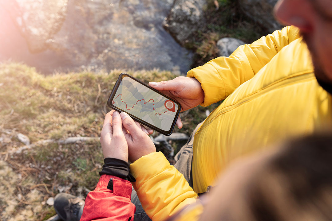 Top 5 Best Handheld GPS for Hiking (2024) | Trakkit GPS